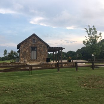 HINTON PARK - Updated December 2025 - 24 Photos - 10524 E Holmes Rd ...