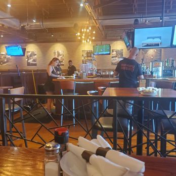 TAP HOUSE GRILL - Updated September 2024 - 254 Photos & 423 Reviews ...