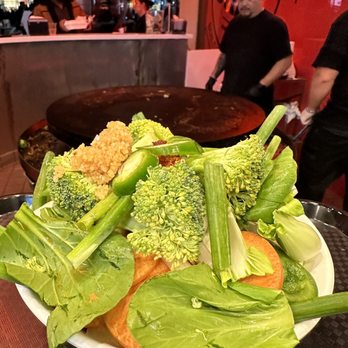 MONG Q - Updated December 2024 - 114 Photos & 33 Reviews - 7007 Friars ...