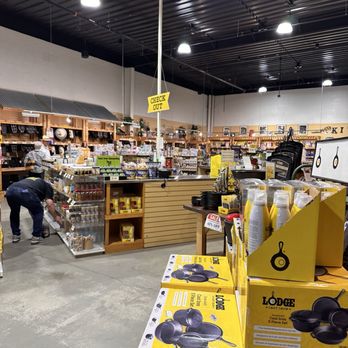 LODGE FACTORY STORE - Updated October 2025 - 109 Photos & 58 Reviews ...