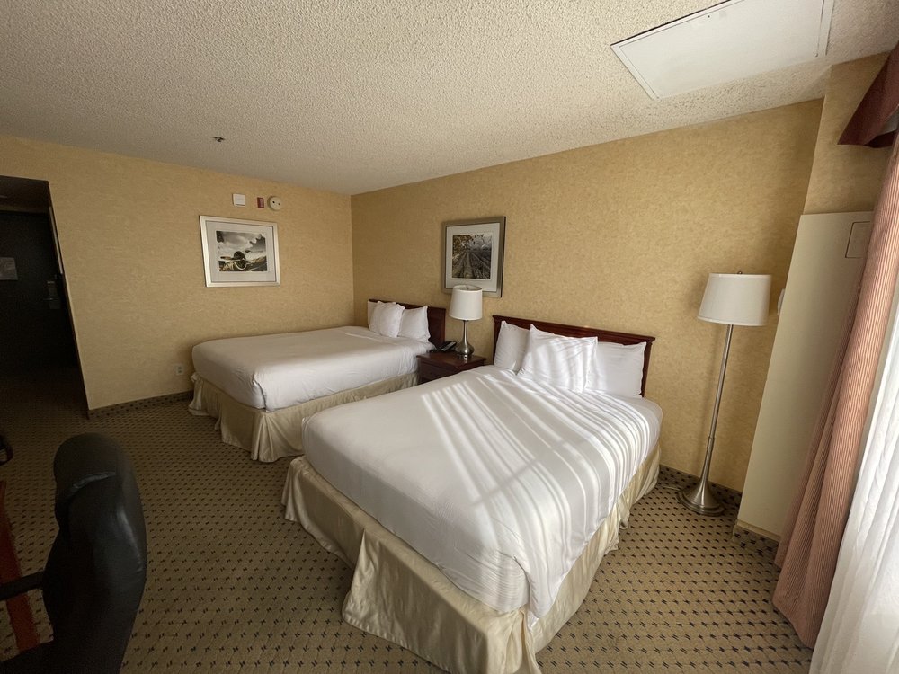 RADISSON HOTEL SANTA MARIA - 132 Photos & 217 Reviews - 3455 Skyway Dr ...