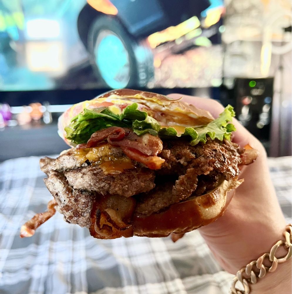 M2O BURGERS & SALADS - Updated October 2025 - 53 Photos & 74 Reviews ...