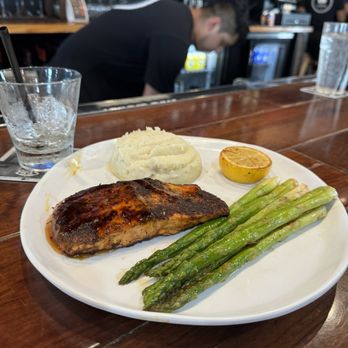 THE TIPSY OAK - Updated July 2024 - 851 Photos & 859 Reviews - 301 E ...