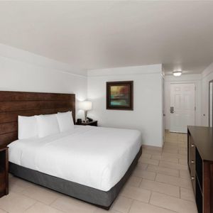 DOUBLETREE BY HILTON LAREDO - Updated May 2026 - Request Information ...