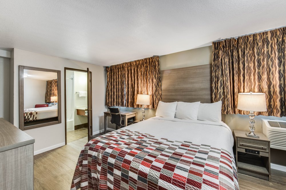 RED ROOF INN & SUITES MEDFORD - AIRPORT - Updated May 2024 - 25 Photos ...