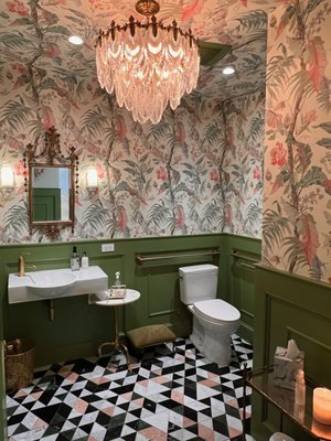 QUEEN BEE SALON & SPA - Updated July 2025 - 23 Photos & 26 Reviews ...