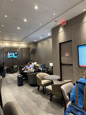 PLAZA PREMIUM LOUNGE DFW TERMINAL E - Updated October 2025 - 86 Photos & 84 Reviews - 2400 ...