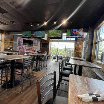 HOLE 19 CRAFT KITCHEN - Updated May 2025 - 132 Photos & 39 Reviews ...