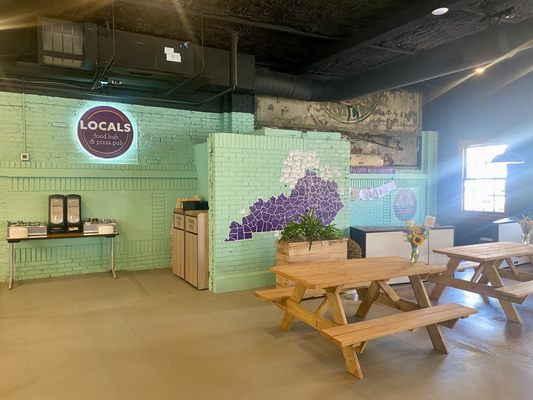 LOCALS FOOD HUB & PIZZA PUB - Updated April 2025 - 53 Photos & 15 ...