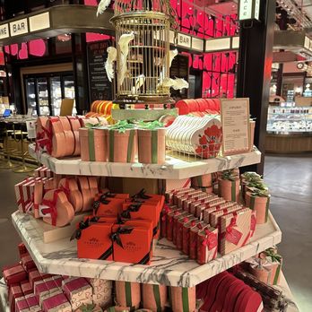 SPOILED PARROT - Updated January 2026 - 18 Photos - 96 S St, New York ...