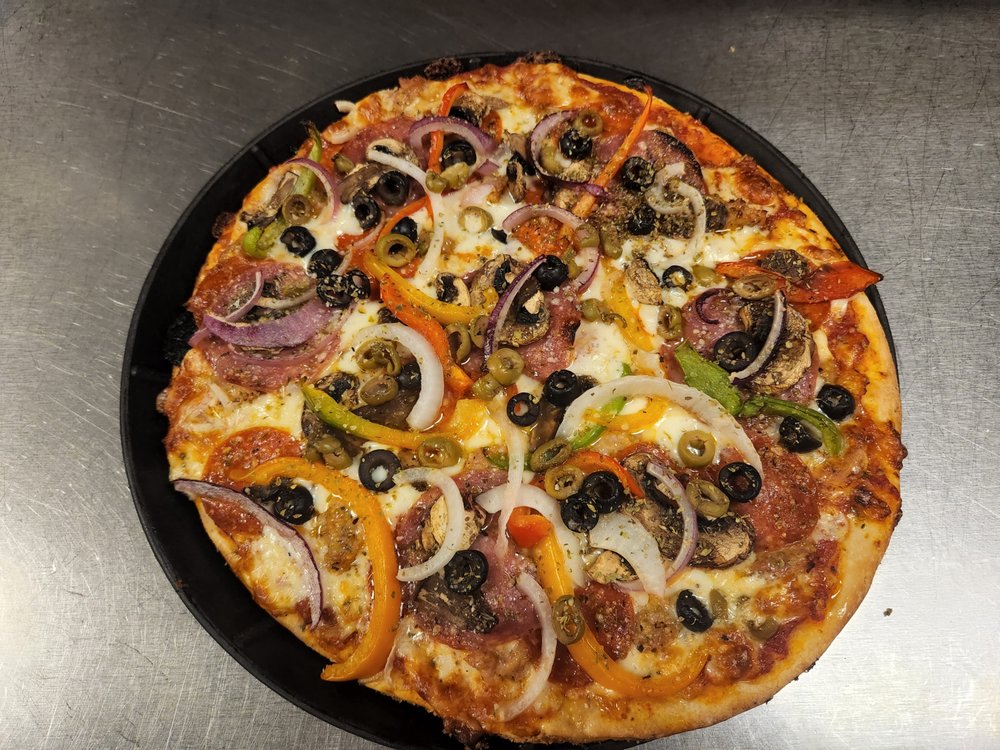 HOOCH’S SPORTS BAR & GRILL PIZZERIA - Updated August 2025 - 14 Photos ...