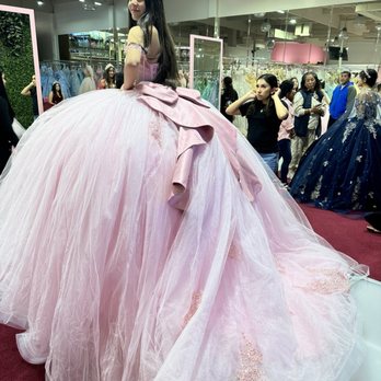 MODA 2000 - Updated August 2025 - 389 Photos & 222 Reviews - 845 N ...