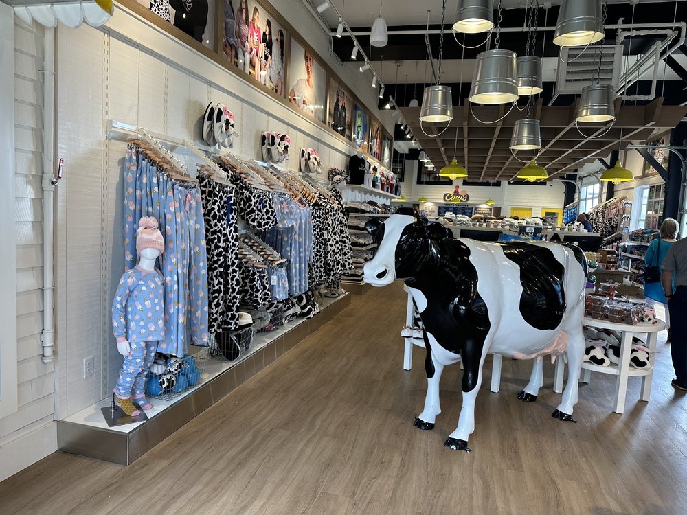 COWS - Updated July 2024 - 78 Photos & 73 Reviews - 1891 Upper Water ...