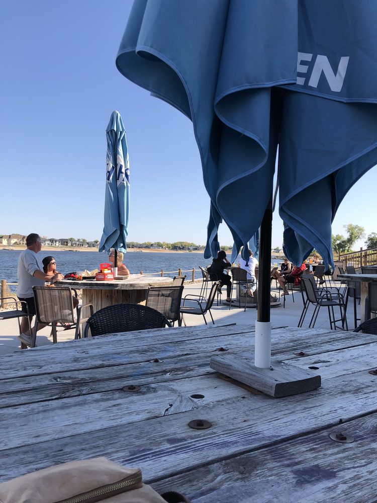 THE WEEKEND LAKESIDE BAR & GRILL - Updated September 2024 - 339 Thomas ...