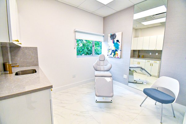 ZURI PLASTIC SURGERY - Updated December 2025 - 15 Photos & 10 Reviews ...