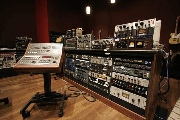 BLACKBIRD STUDIO - Updated December 2025 - 21 Photos - 2806 Azalea Pl ...