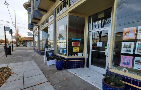 CHESTNUT STATION - Updated February 2025 - 14 Photos - Encinal Ave ...