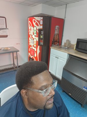 ICUTS - Updated September 2024 - 11 Photos - 146 Madison Ave, Memphis ...