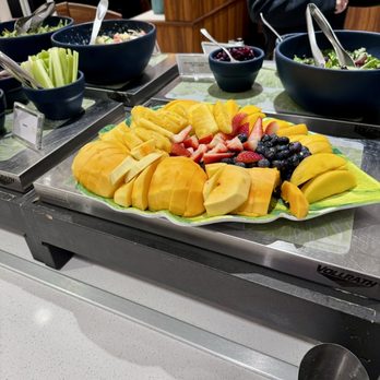 Honolulu DELTA SKY CLUB - Updated November 2024 - 472 Photos & 124 ...