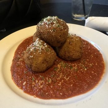 GRAVY - Updated July 2025 - 750 Photos & 823 Reviews - 135 S Wilmington ...