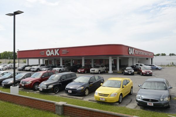 OAK MOTORS - Updated January 2026 - 47 Photos & 26 Reviews - 5075 W ...