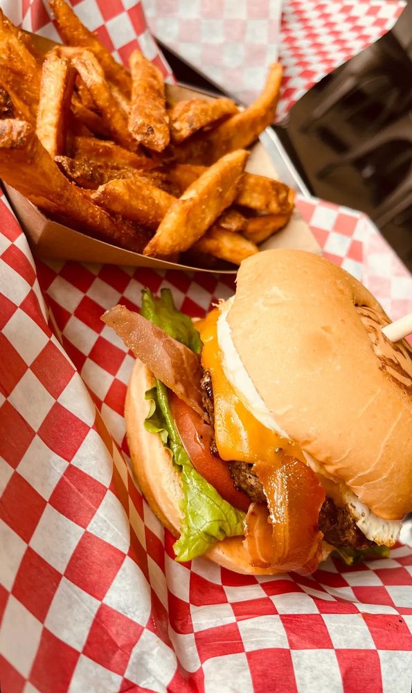 BURLY BURGER - Updated October 2025 - 71 Photos & 99 Reviews - 1077 W ...