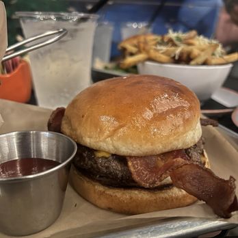 5280 BURGER & TAPHOUSE - Updated August 2025 - 310 Photos & 282 Reviews ...