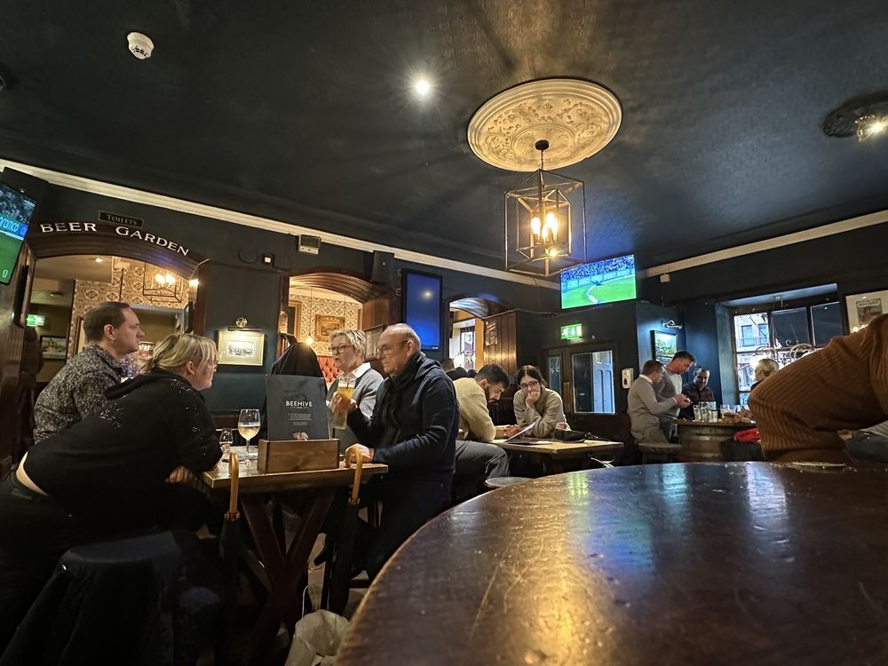 THE BEEHIVE INN - Updated June 2025 - 85 Photos & 83 Reviews - 18-20 ...