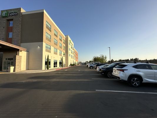 HOLIDAY INN EXPRESS VISALIA - SEQUOIA GATEWAY AREA - Updated November ...