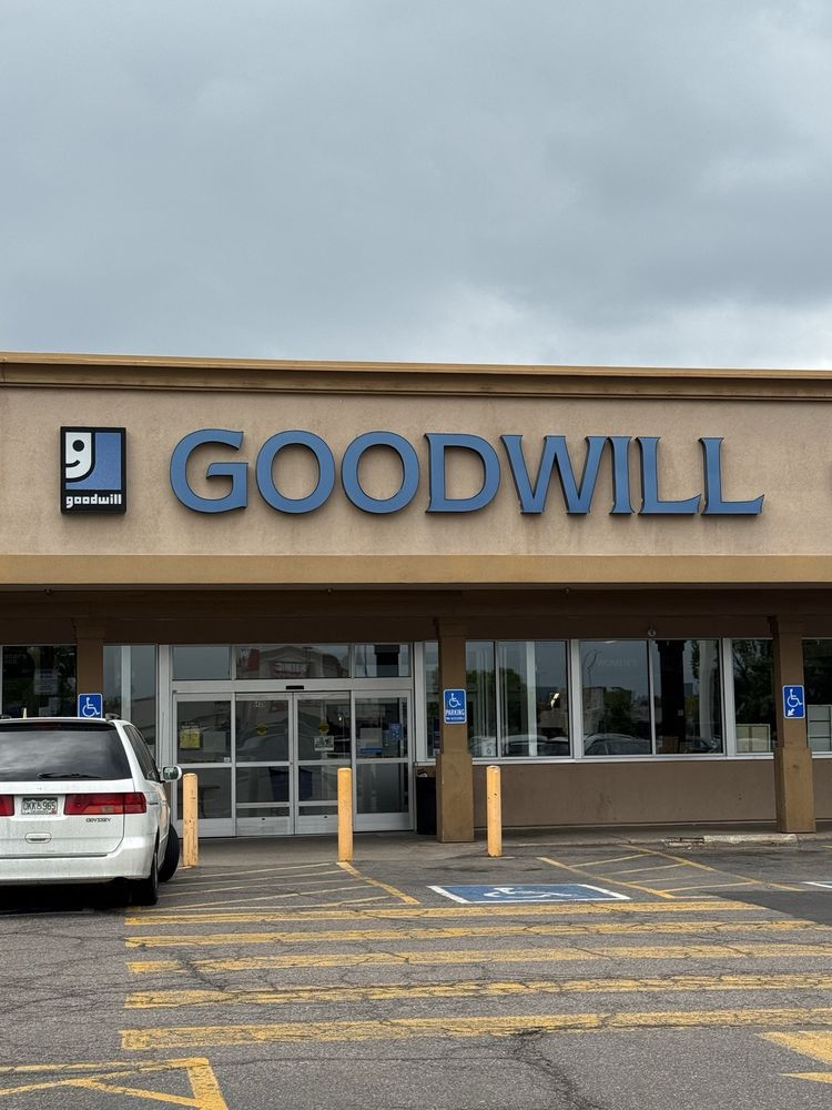 GOODWILL STORE & DONATION CENTER - Updated August 2025 - 19 Photos & 44 ...