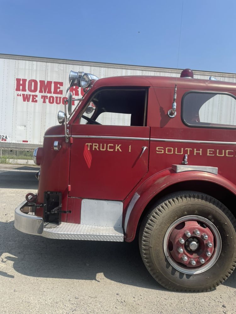 THE TRAVELER COURIER SERVICES - Updated June 2024 - 10 Photos - Atkins ...