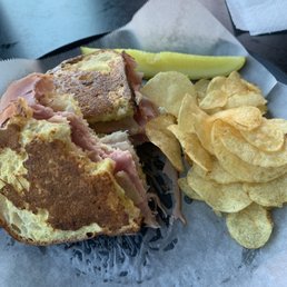 CAMDEN DELI - Updated December 2025 - 157 Photos & 270 Reviews - 37 ...