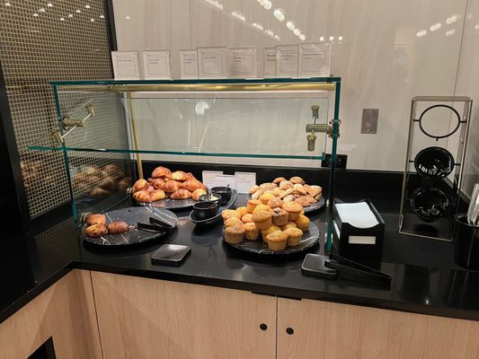 CHASE SAPPHIRE LOUNGE BY THE CLUB - Updated May 2024 - 551 Photos & 94 ...