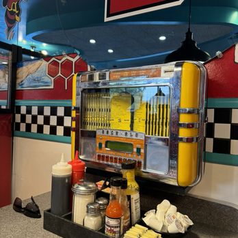 BVILLE DINER - Updated November 2025 - 114 Photos & 194 Reviews - 16 E ...