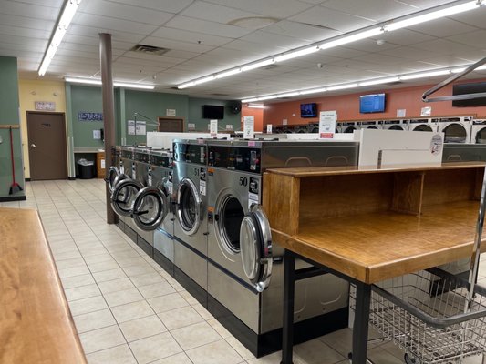 Top Shelf Laundromat And Wash N Fold