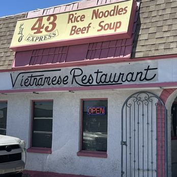 PHO 43 - Updated November 2025 - 1270 Photos & 924 Reviews - 2844 N ...