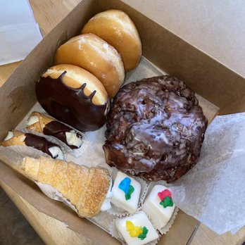 NAA’S BAKERY - Updated April 2024 - 240 Photos & 182 Reviews - 3527 ...