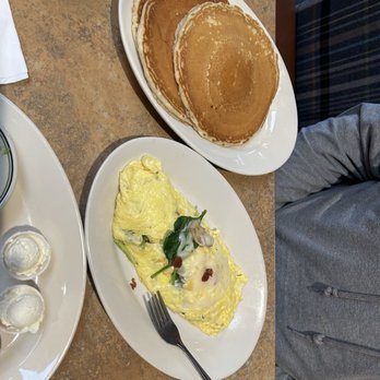 ISSAQUAH CAFE - Updated April 2025 - 583 Photos & 786 Reviews - 1580 NW ...