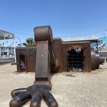 IRON GIANT STATUE - Updated August 2025 - 109 N 9th St, Las Vegas ...