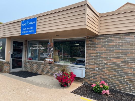 IRON MOUNTAIN WELCOME CENTER - Updated July 2025 - 600 S Stephenson Ave ...