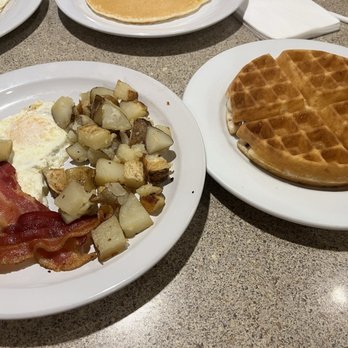 MOUNT AIRY INN - Updated January 2026 - 139 Photos & 276 Reviews - 1401 ...