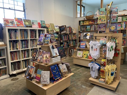 THE BOOK CATAPULT - Updated July 2024 - 52 Photos & 70 Reviews - 3010-B ...