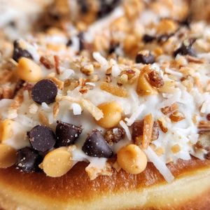 VEGAS DONUTS - Updated May 2025 - 22361 Lougheed Highway, Maple Ridge ...