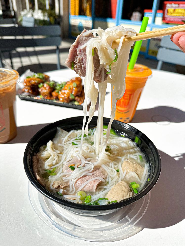 VIETVANA PHO NOODLE HOUSE - LEE & WHITE - Updated April 2026 - 27 ...