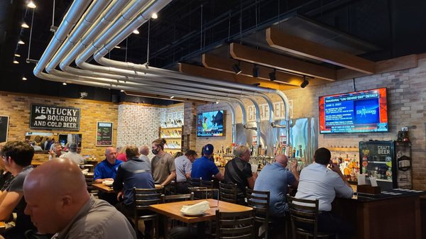 CRAFTERS PIZZA AND DRAFTHOUSE - 316 Photos & 203 Reviews - 2430 E 146th ...