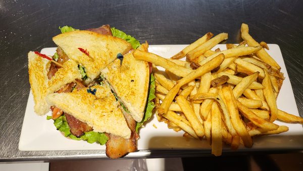 THE THREE IDIOTS BAR & LOUNGE - Updated September 2025 - 13 Photos ...