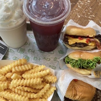 SHAKE SHACK DOWNTOWN CROSSING - Updated October 2025 - 75 Photos & 83 ...