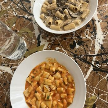 MAMASAMAS RESTAURANT - Updated December 2025 - 191 Photos & 109 Reviews ...