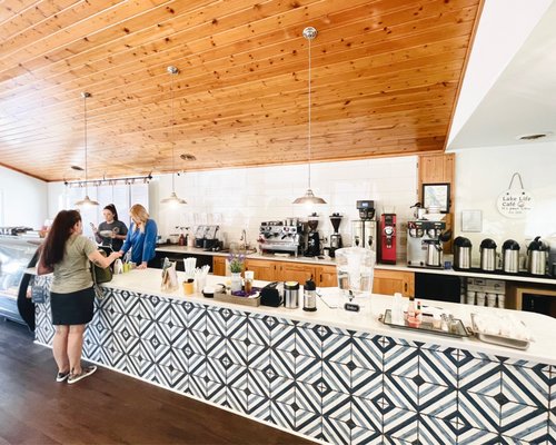 LAKE LIFE CAFE - Updated October 2025 - 73 Photos & 34 Reviews - 22 ...