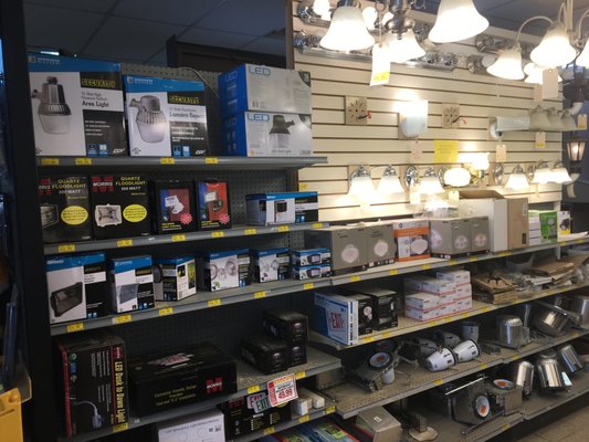 NORTH MAIN LUMBER - Updated July 2025 - 17 Photos - 6 W Dyke St ...